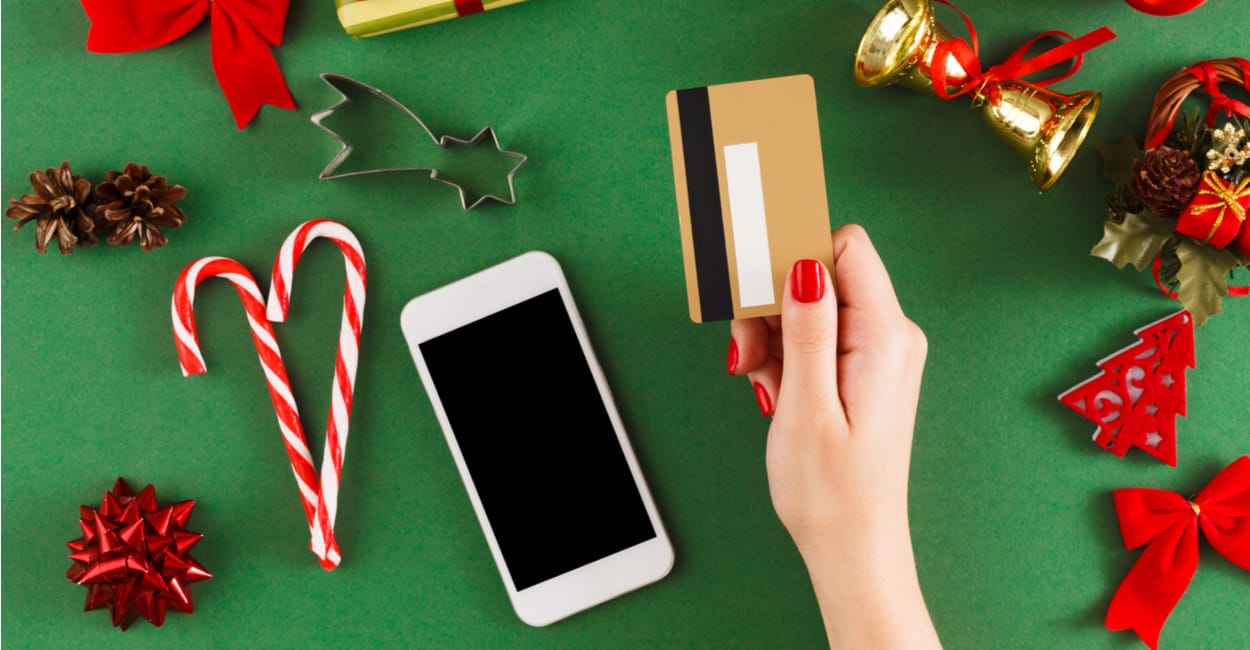 How to Choose a Credit Card For Holiday Spending (2025)